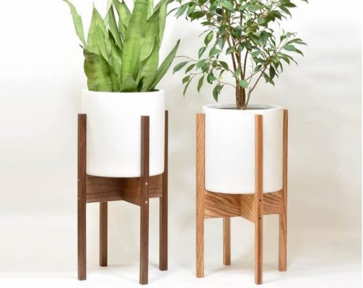 15 Modern Wood Leg Standing Planter Decor Ideas | Simdreamhomes